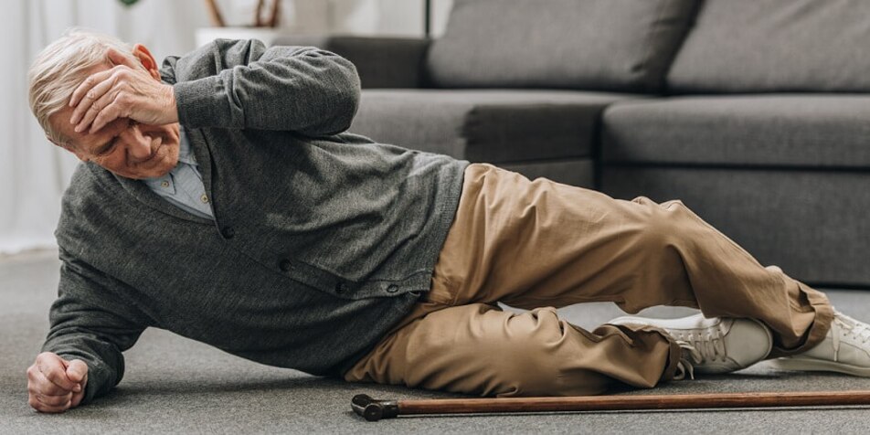 Sturzprophylaxe für mehr Sicherheit im Alter | TENA